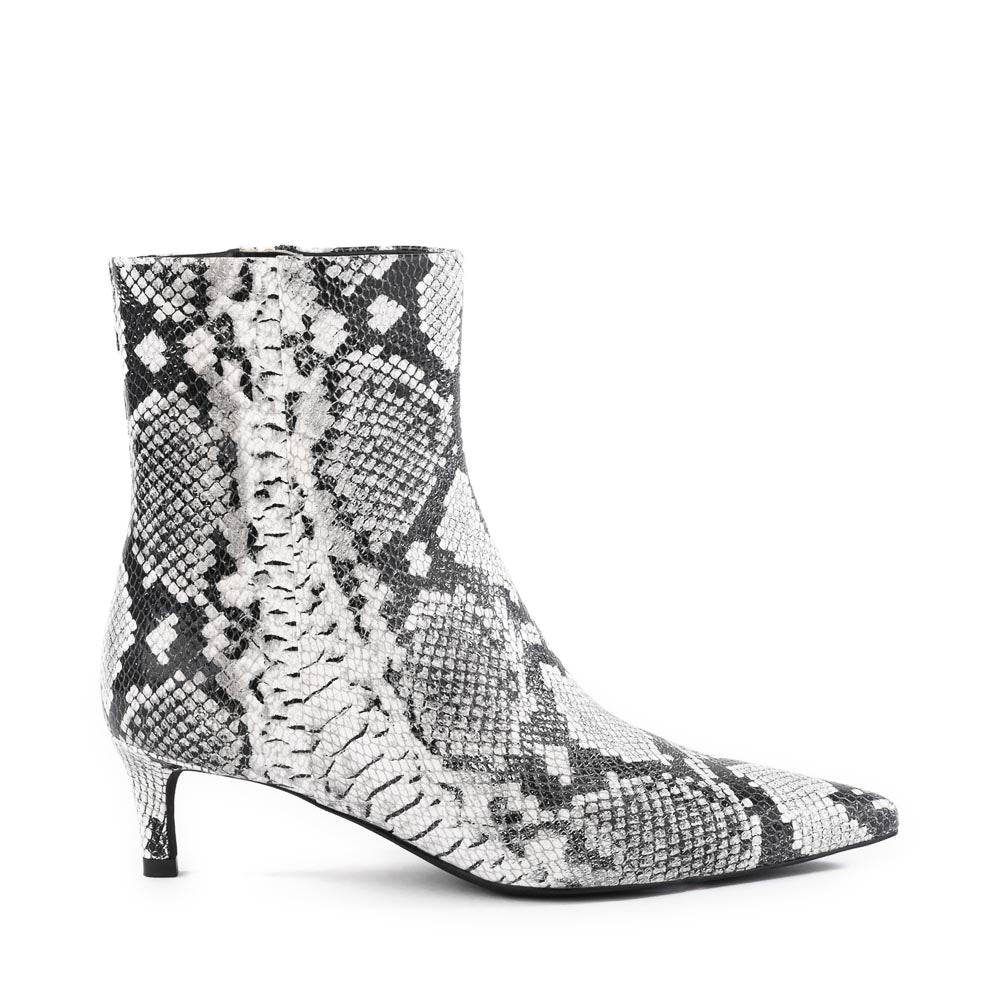 Dinner Date Boot – Seychelles Footwear